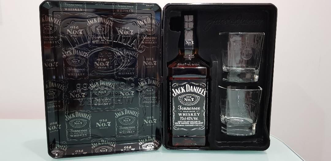 Jack Daniel's No 7 Gift Pack Tin Box with 2 Glasses 700ml